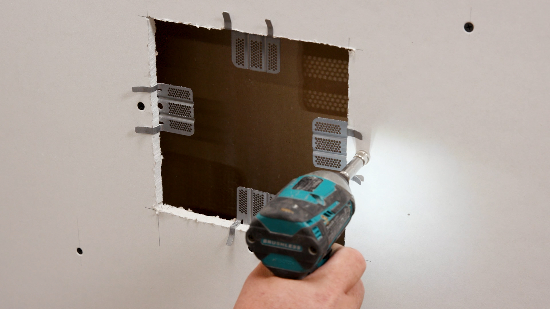 Part # : 054-014 - Drywall Repair Clips - MARSHALLTOWN®